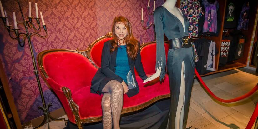 Elvira's Movie Macabre: 10 Things Fans Never Knew About The Horror Show