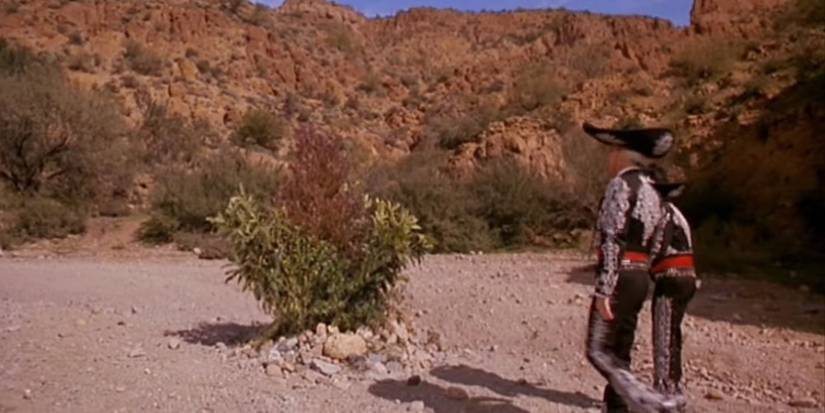 10 Behind-The-Scenes Facts About The Making Of ¡Three Amigos!