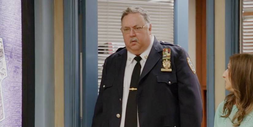 Brooklyn Nine-Nine: Every Captain The Precinct Has Had