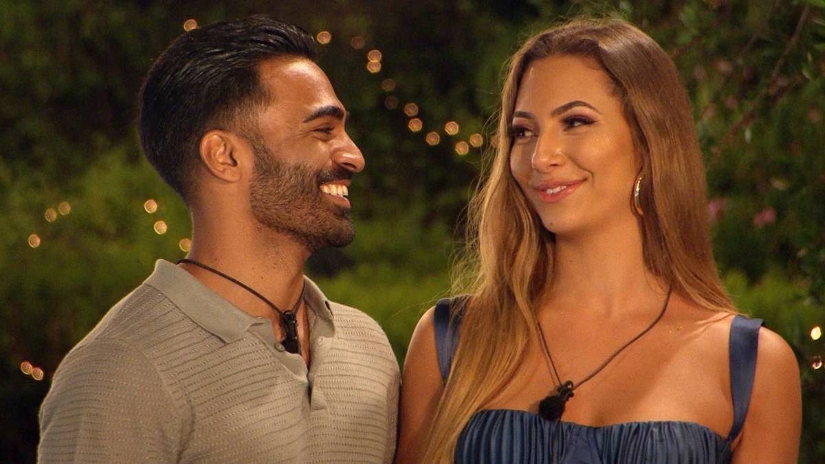 Love Island's Eva & Nas (Finally) Make Their Relationship Official