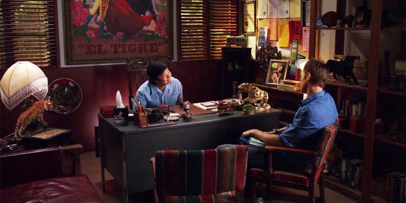 Community: 5 Reasons Señor Chang Is The Worst (& 5 Reasons It's Ian Duncan)