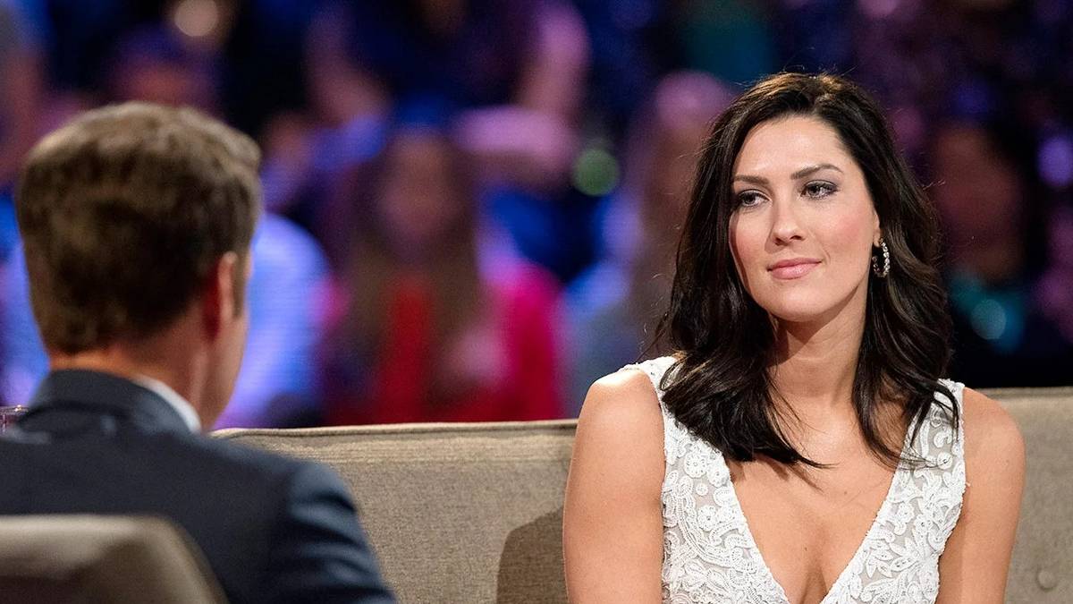 Bachelorette: Becca Kufrin's Tone-Deaf 2014 Photoshop Of Arabic Man Has ...