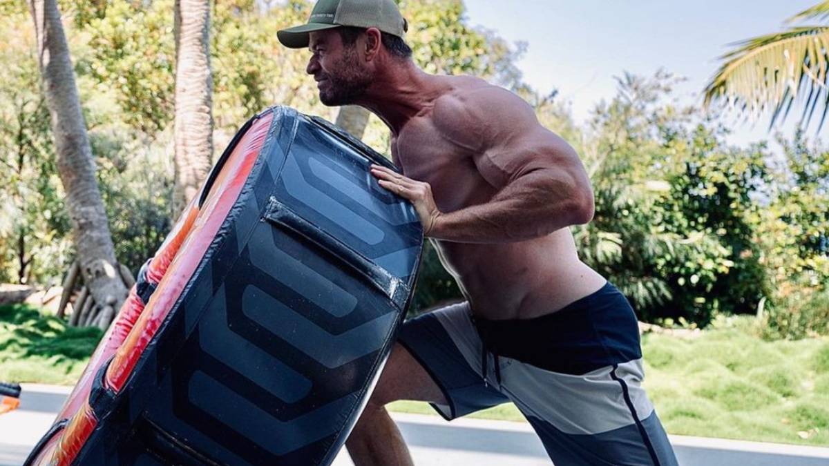 Chris Hemsworth Posts Insane Workout Pic As He Preps For Thor 4
