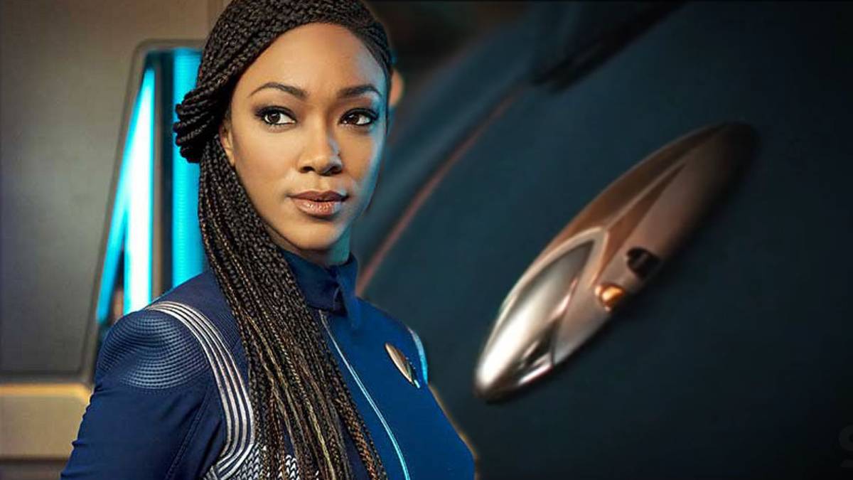 Discovery Turns Star Trek's Delta Badges Into 32nd Century iPhones