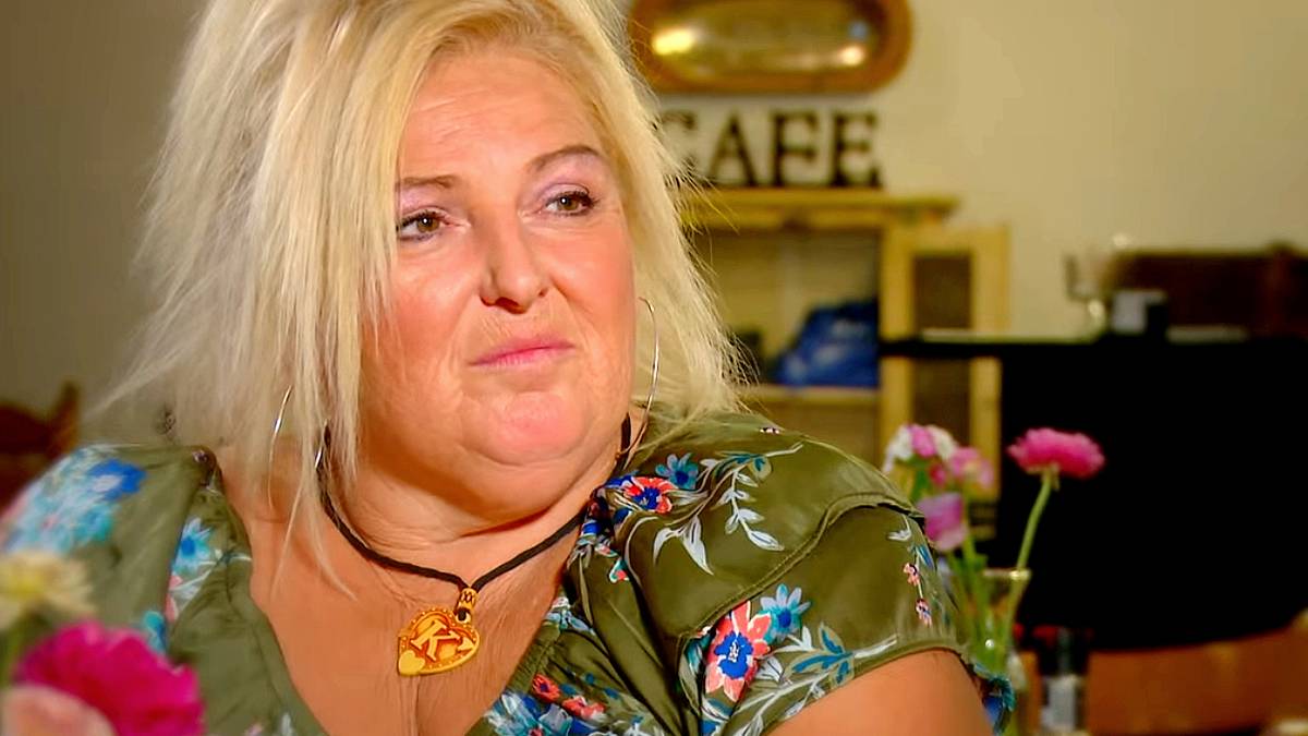 90 Day Fiance: Angela Deem Looks Younger Than Ever In Off-Shoulder Dress