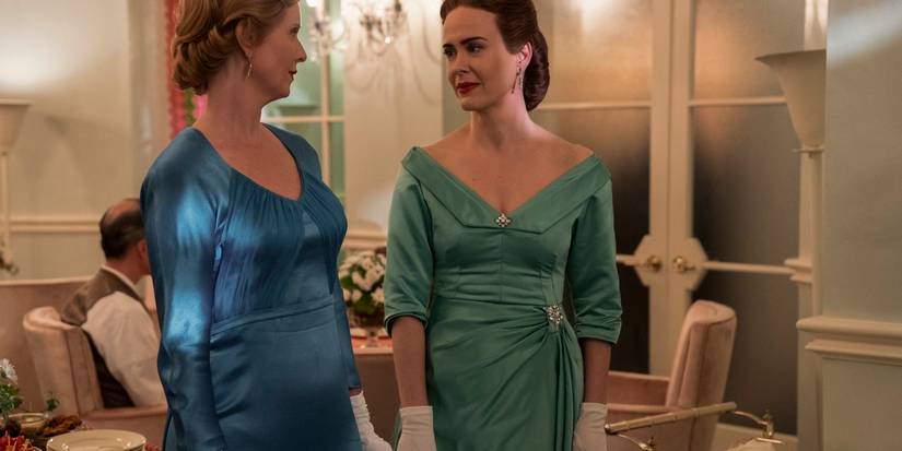 Ratched: The 10 Best '40s Outfits, Ranked