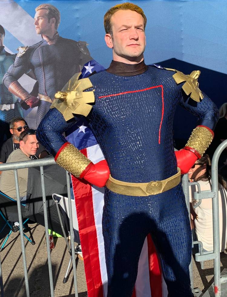 The Boys: 10 Homelander Cosplay That Look Just Like The Show