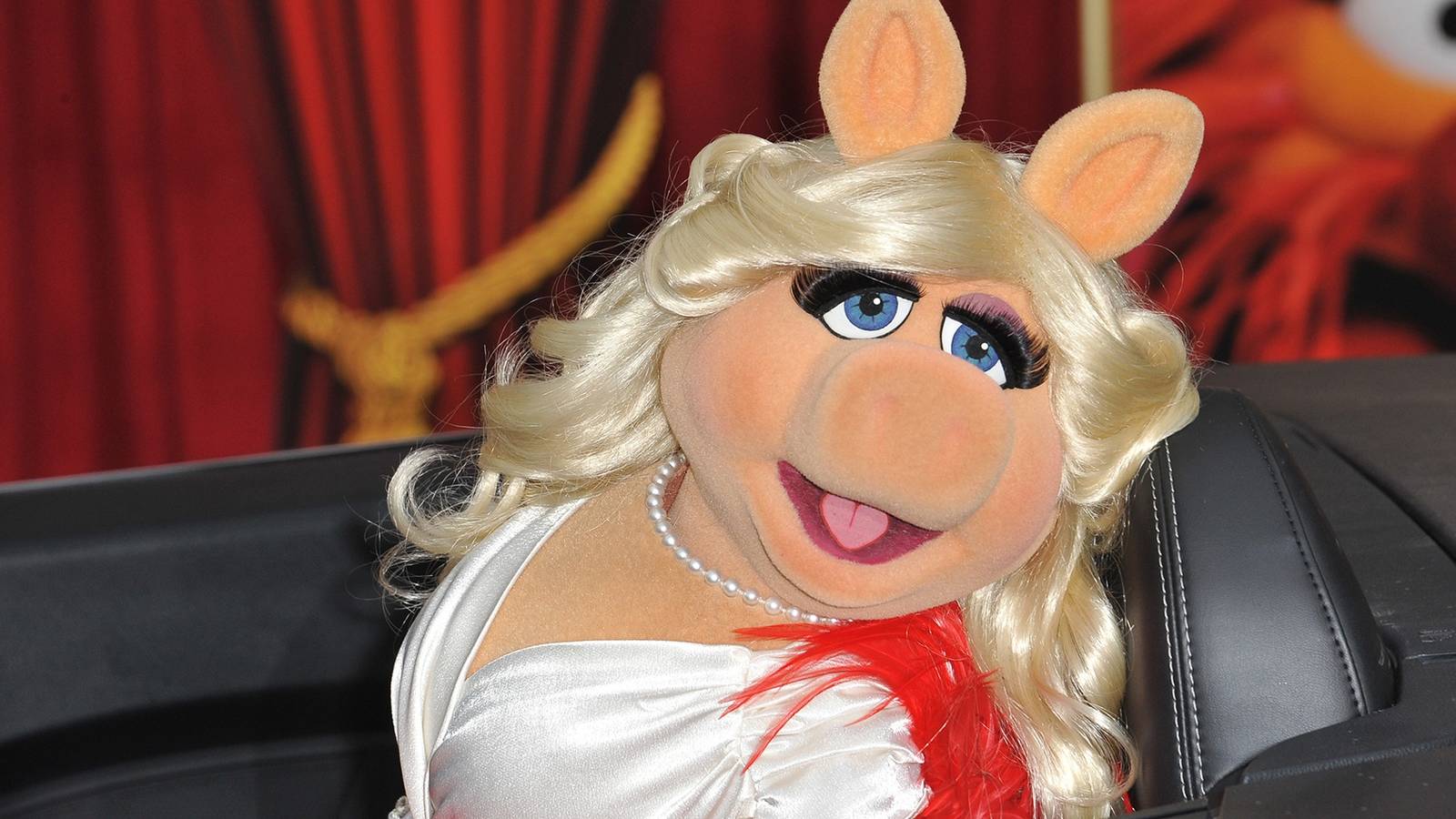 The Masked Singer Season 8 Guest Panelists Include Miss Piggy