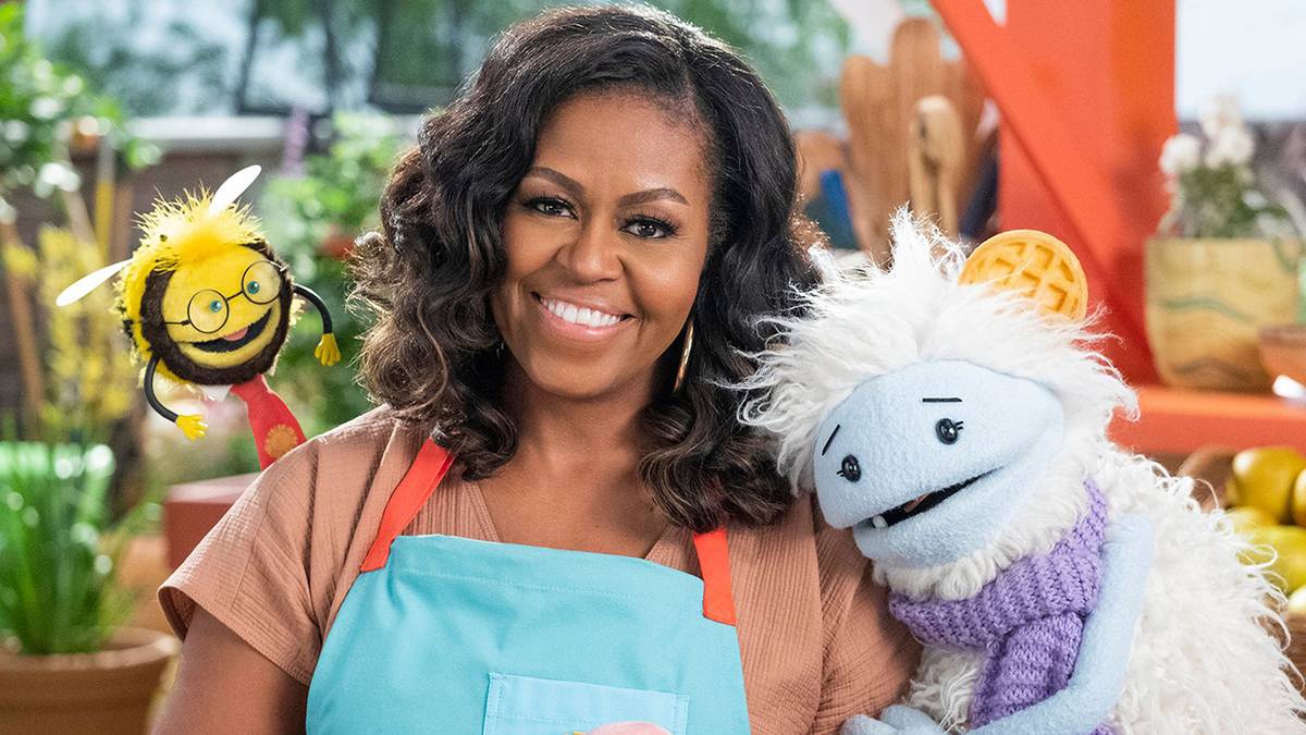 First Look At Michelle Obama's Netflix Puppet Show Waffles + Mochi