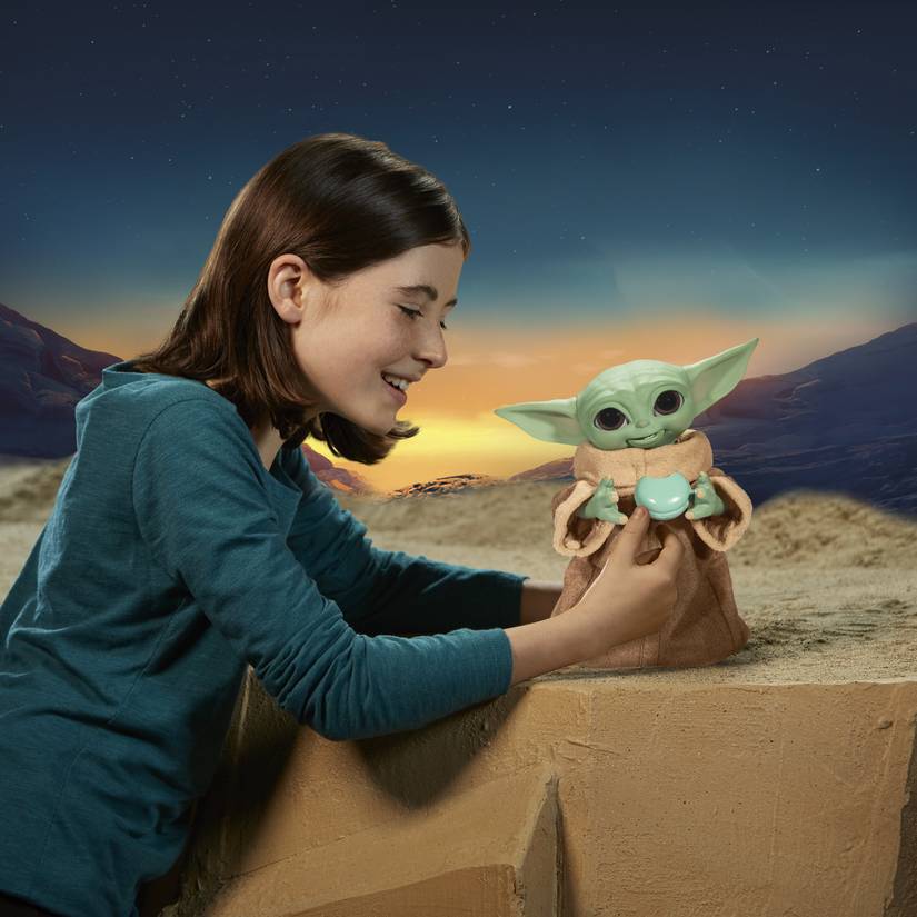 Grogu Snacks On Cookies & Soup In The Mandalorian Animatronic Toy