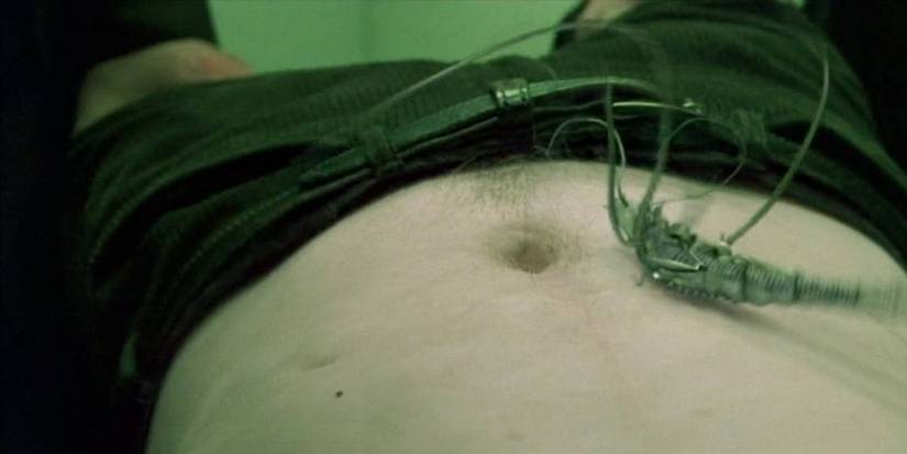 The Matrix: The Agents Had To Bug Neo (Why It's Not A Plot Hole)