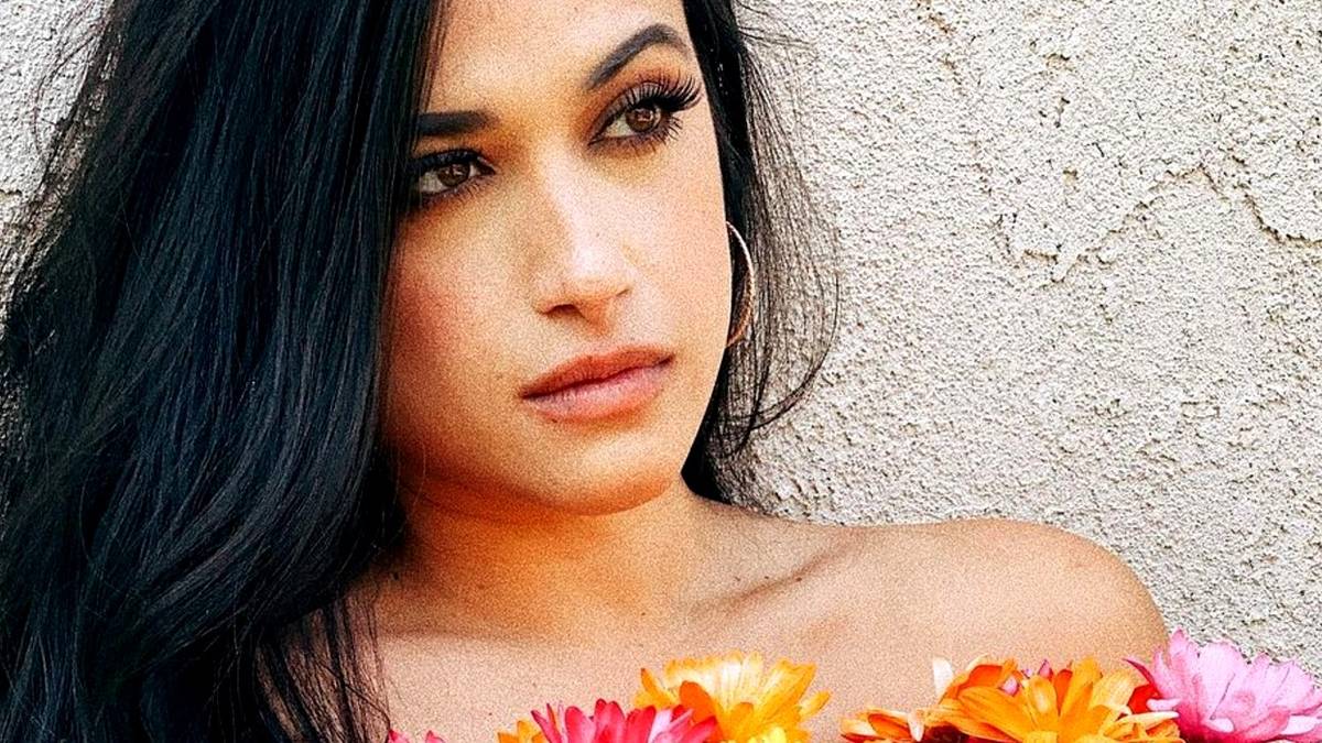90 Day Fiancé: Facts About Kolini's Mystery Fiance & Engagement
