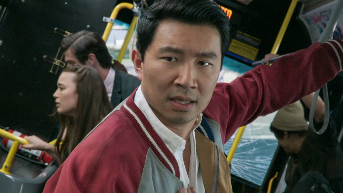 Shang-Chi BTS Video Shows Simu Liu Performing Impressive Bus Stunt