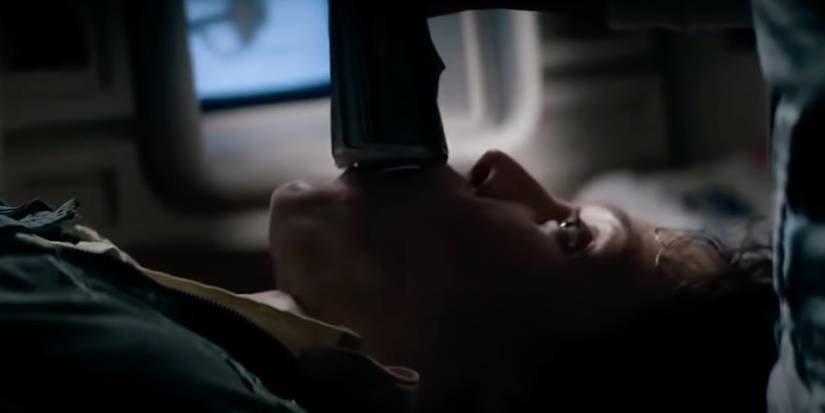 Alien: The Reason Ash Uses A Magazine In Ripley's Attempted Murder