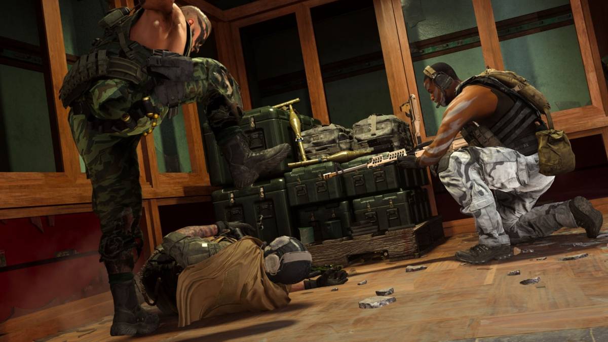 Warzone Player Accidentally Kills Friend With Loadout Crate In ...