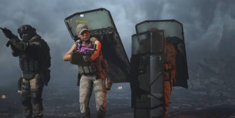 10 Ways To Use The Riot Shield In Call Of Duty: Warzone