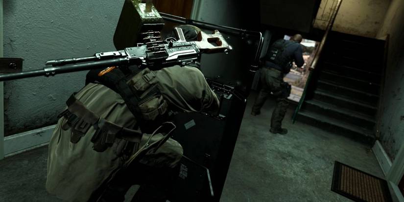 10 Ways To Use The Riot Shield In Call Of Duty: Warzone