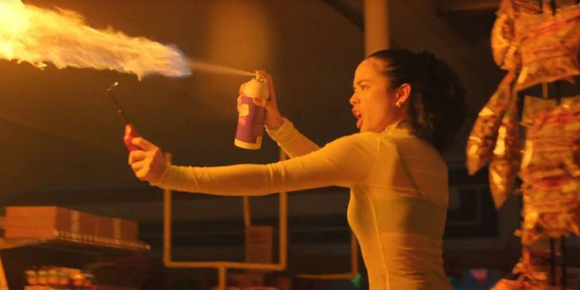 Fear Street: 1994's Bread Slicer Scene Is The Movie's Best Subversion