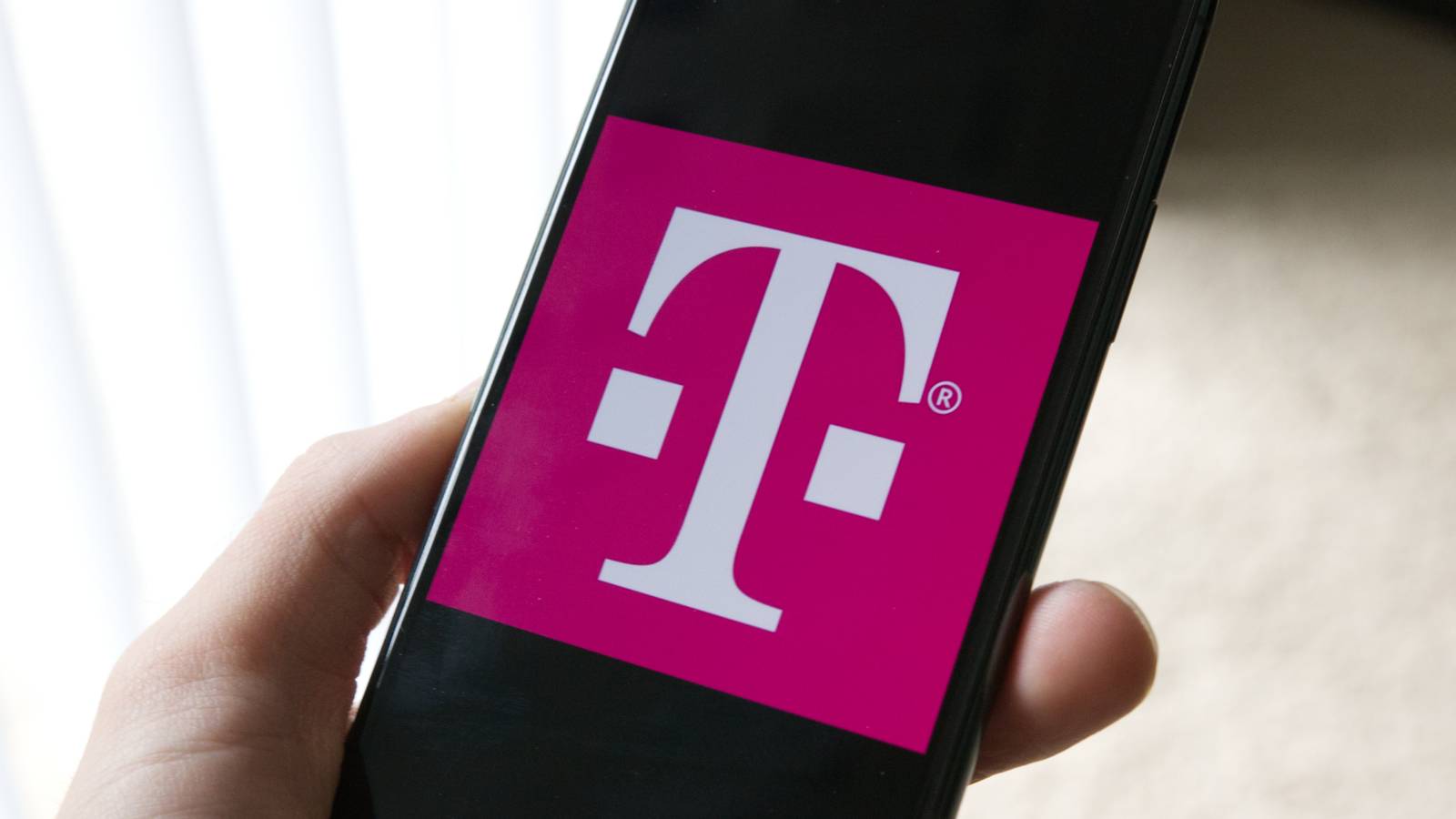 Is T-Mobile Open On Sundays? Store & Customer Service Hours Explained