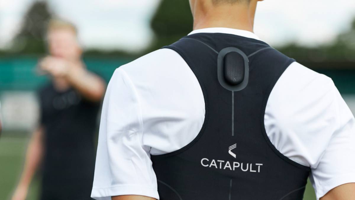 Fitness Vest Helps Amateur Athletes Track & Train Like A Pro