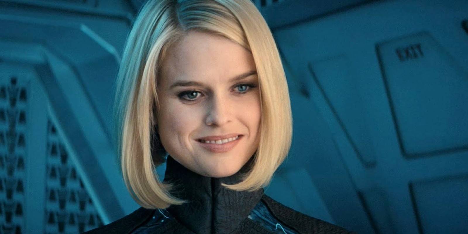 Star Trek Into Darkness Actress Defends Controversial Underwear Scene
