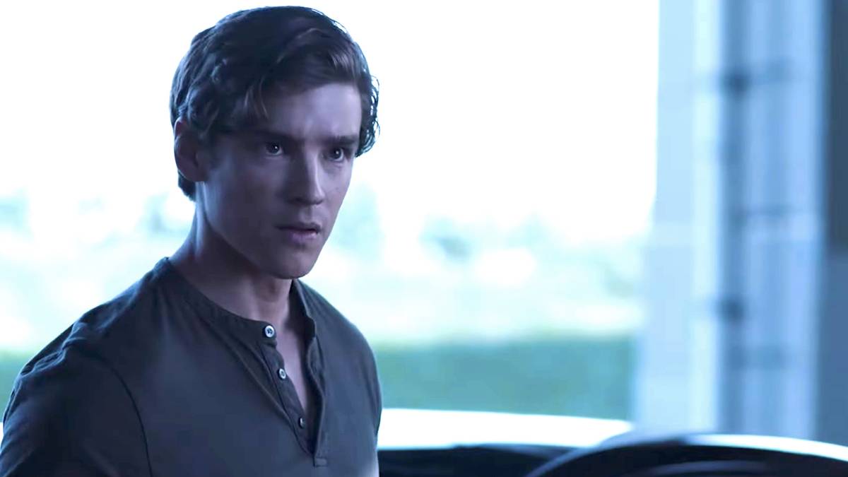 DC Titans Season 3 Finale Clip Confirms Bruce Wayne Knows Selina Kyle