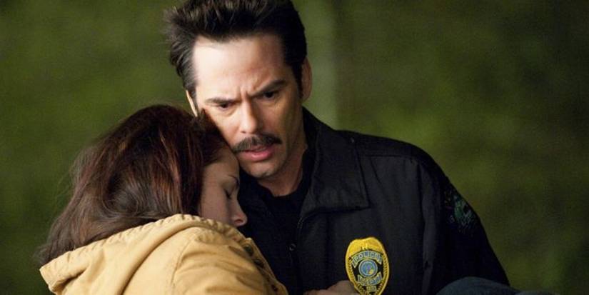 How The Twilight Movies Wasted Fan-Favorite Charlie Swan