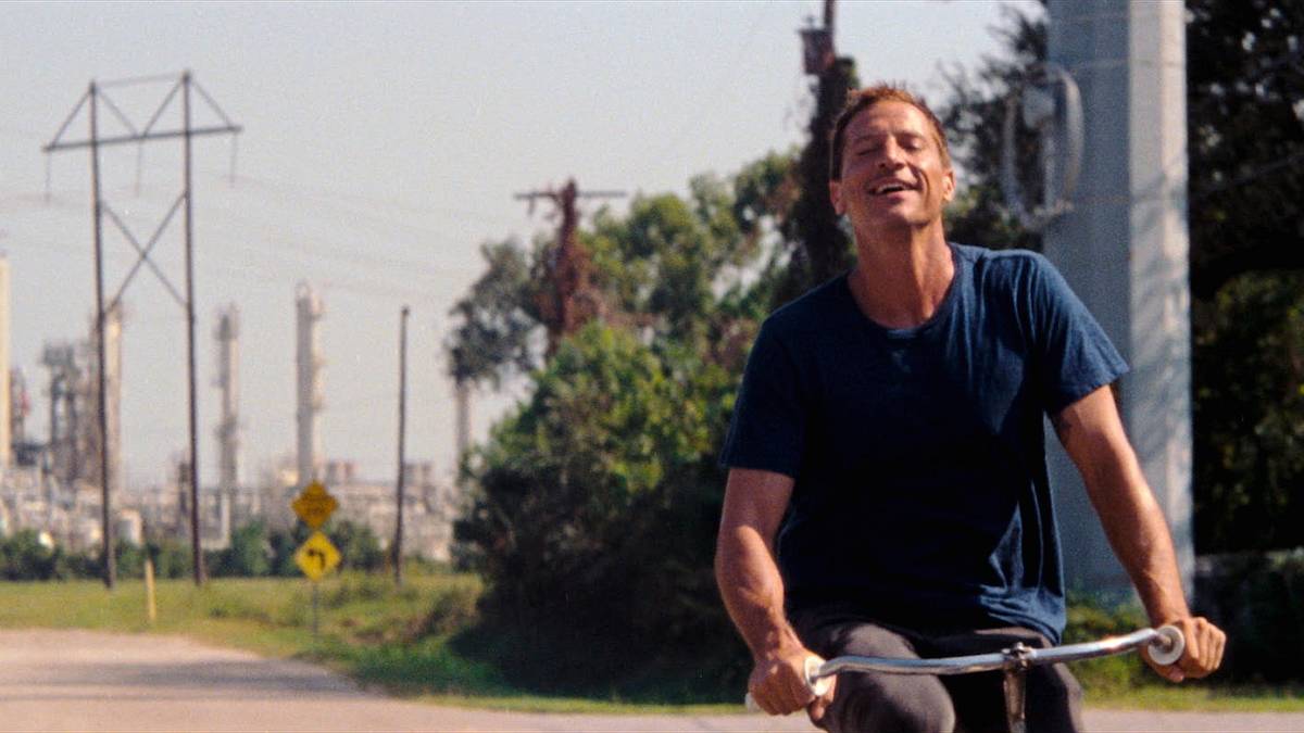 Red Rocket Review: Sean Baker's Film Meanders Along To An Unearned ...