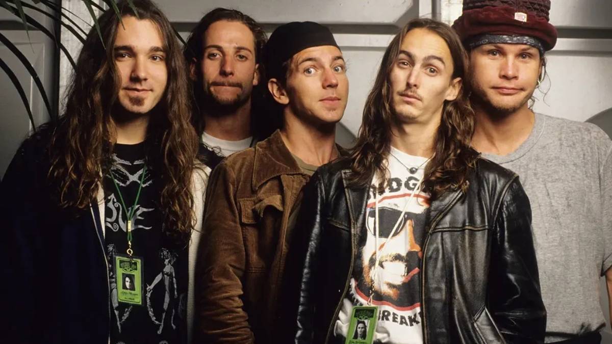 10 Replacement Rock Band Singers Who Were More Successful Than The ...