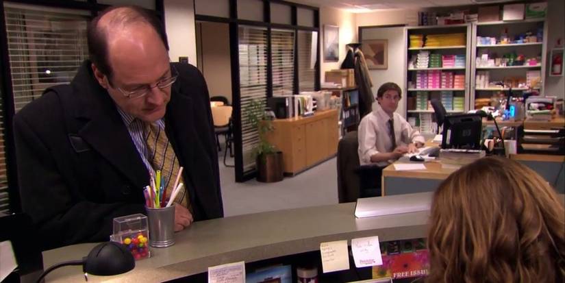 The Office: Who Was The Better Receptionist, Pam Or Erin?