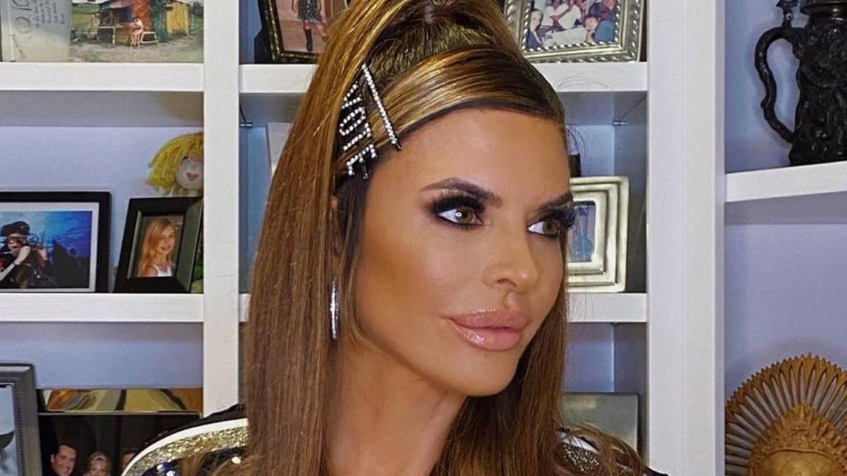 RHOBH: Lisa Rinna Shades Kathy Hilton For Attending Trump Super Bowl Party