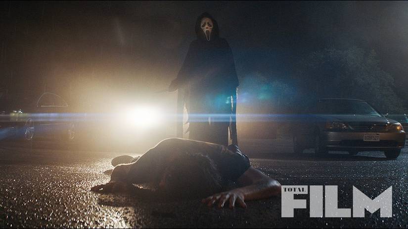 Scream 2022 Photo Shows Ghostface Closing In On A New Victim