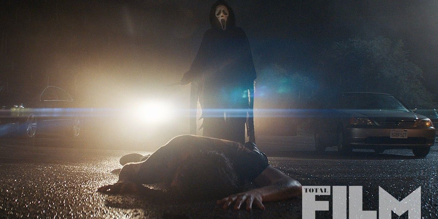 Scream 2022 Photo Shows Ghostface Closing In On A New Victim