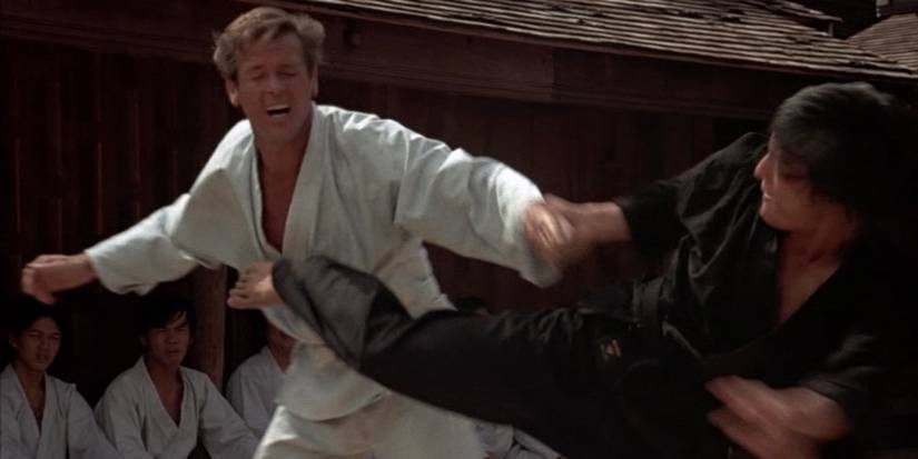 James Bond: Sean Connery's 5 Best Fight Scenes (& Roger Moore's 5 Best)