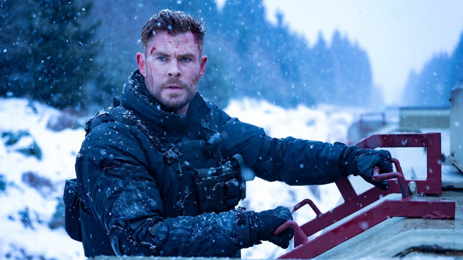 Extraction 2 First Image Shows Chris Hemsworth's Tyler Rake Beaten Up