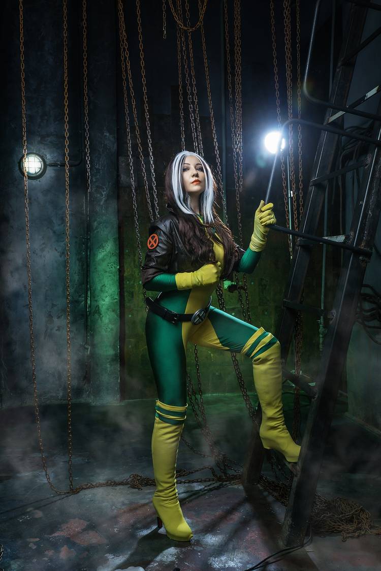 Rogue's Most Iconic Costume Returns in Dark X-Men Cosplay