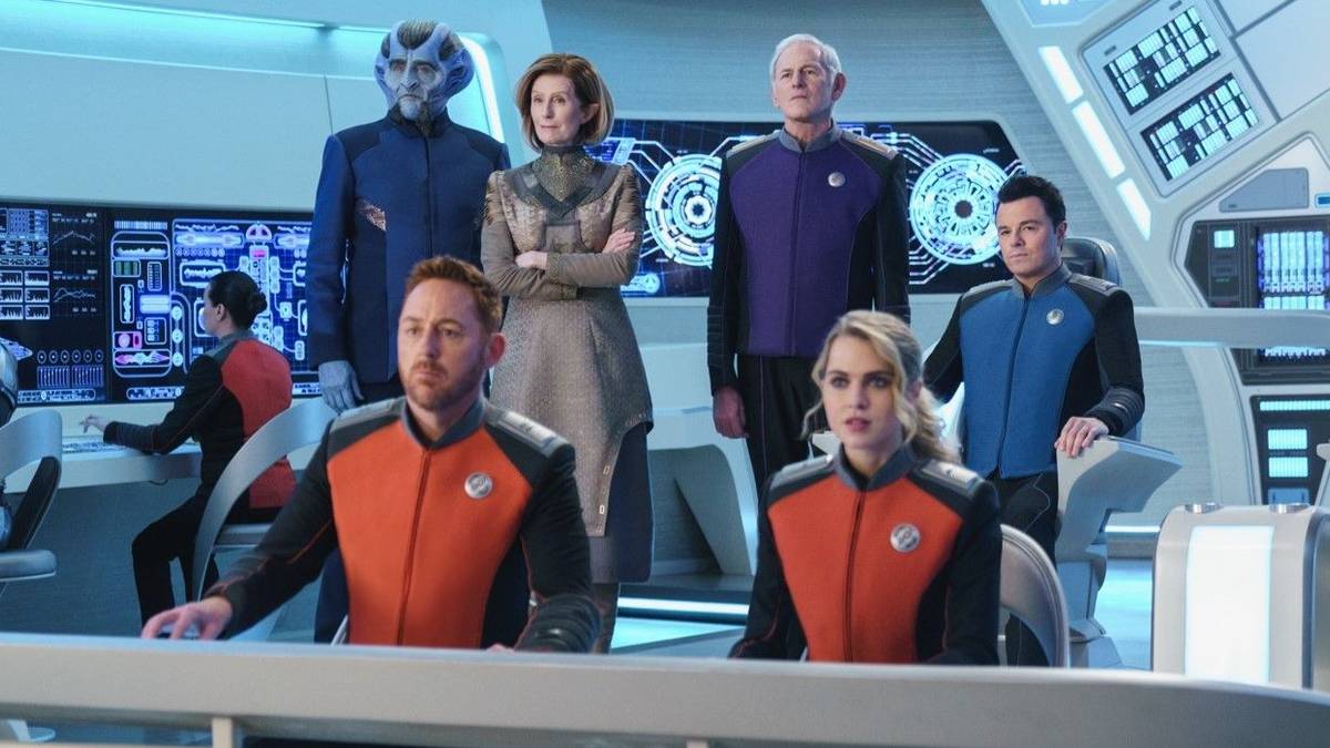 The Orville Season 3 First Look Image: New Cast Members on the Bridge