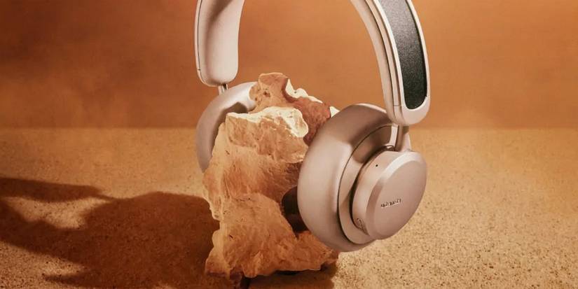 These Self-Charging Wireless Headphones Come With Solar Panels