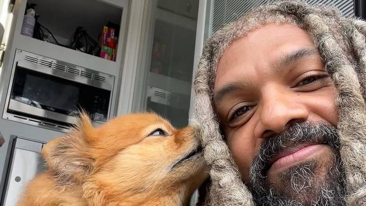 TWD Season 11: Ezekiel Actor Poses With Adorable Animals in BTS Images