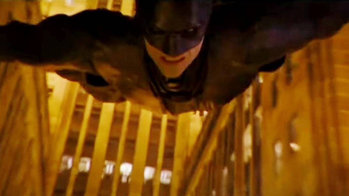 The Dark Knight Flies Over Gotham In New The Batman Trailer