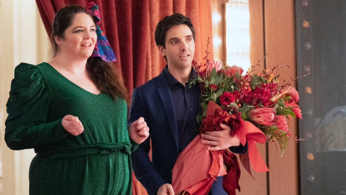 Hacks Season 2: Jimmy & Kayla's Relationship Future Teased By Creator