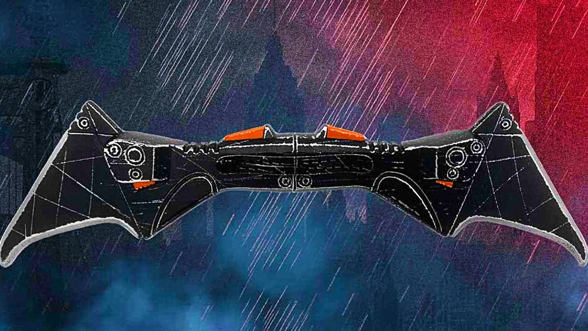 The Batman's Batarang Gets Incredibly Detailed Replica