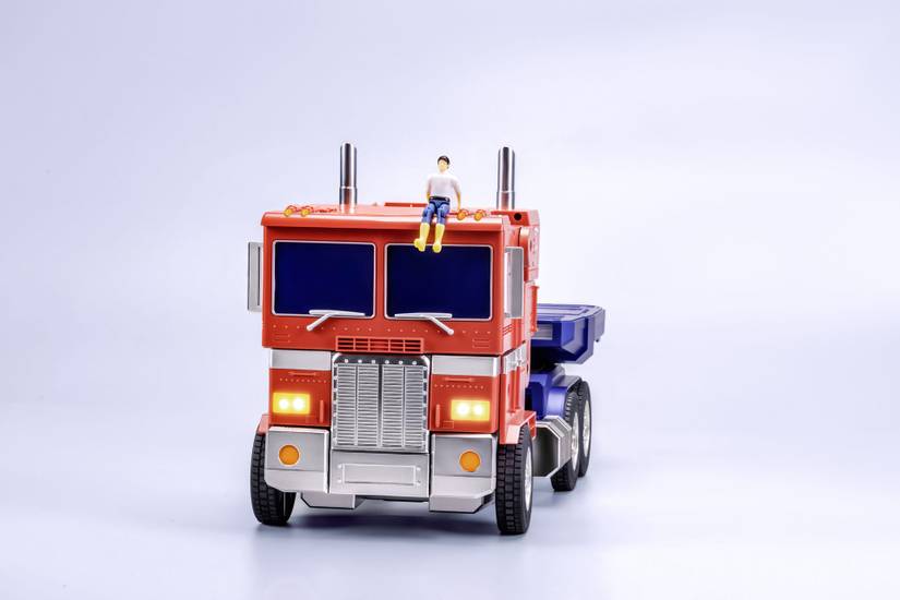 Optimus Prime Toy That Transforms Itself is Ridiculously Expensive