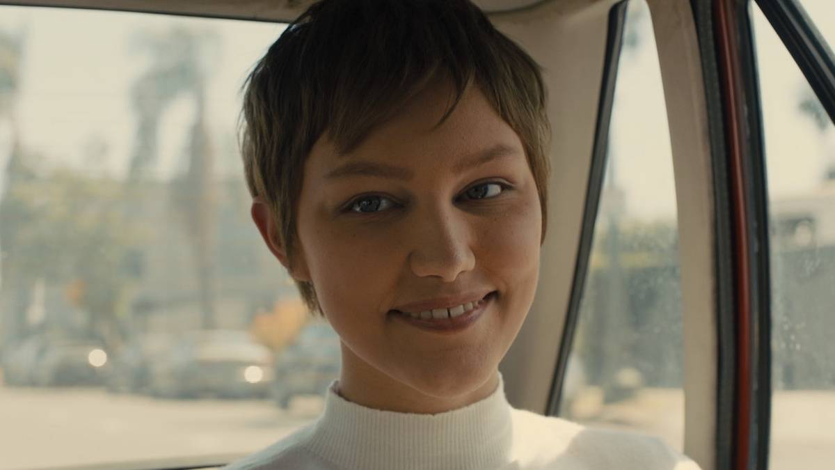 Hollywood Stargirl Review: Charming Feel-Good Movie That Meets Expectations