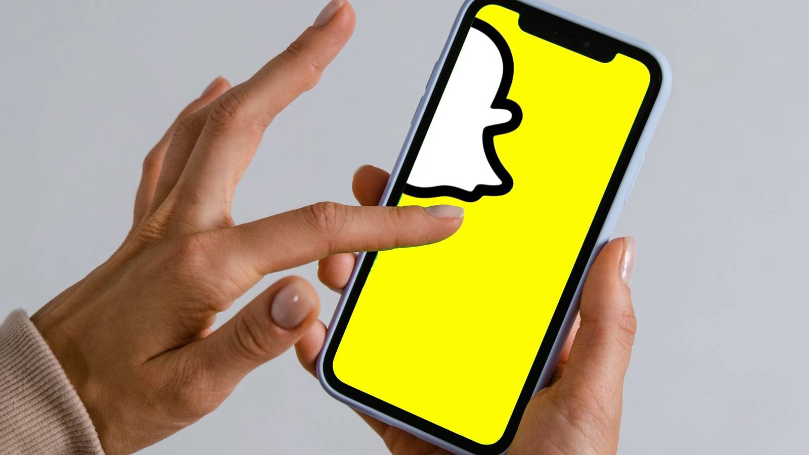 What Is A Half Swipe On Snapchat & Does It Still Work?