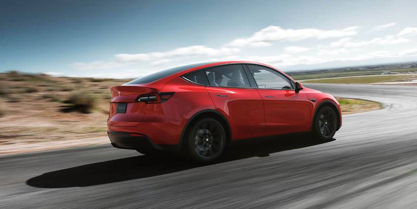 Tesla’s Hidden Door Handles Can Keep Driver & Passengers Safe