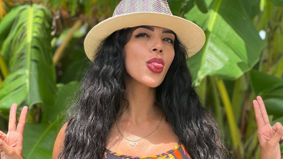 90 Day Fiancé: Jasmine Unrecognizable In Pre-Makeover Throwback Pics