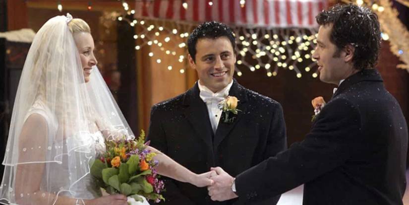 Friends: Why None Of Phoebe’s Family Members Were At Her Wedding