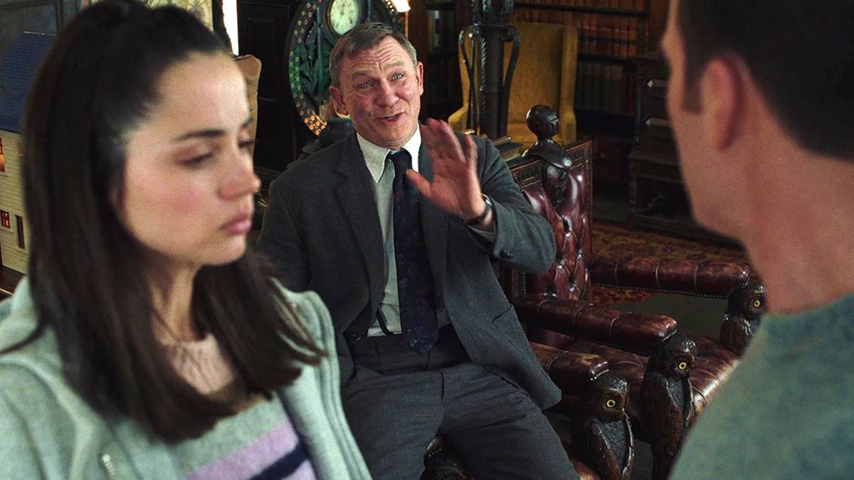 Daniel Craig Forgot Hilarious Benoit Blanc Accent Before Knives Out 2