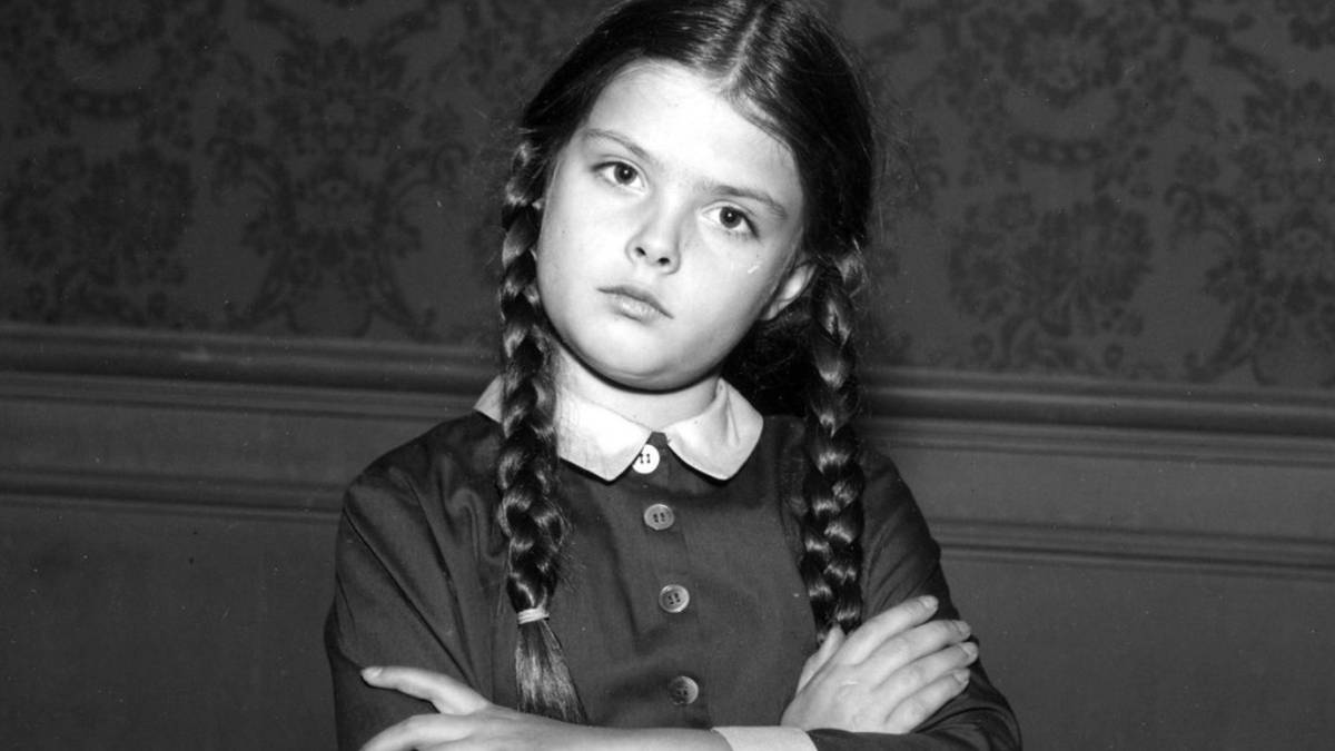 Original Wednesday Does Jenna Ortega’s Viral Dance Trend In '60s Addams ...